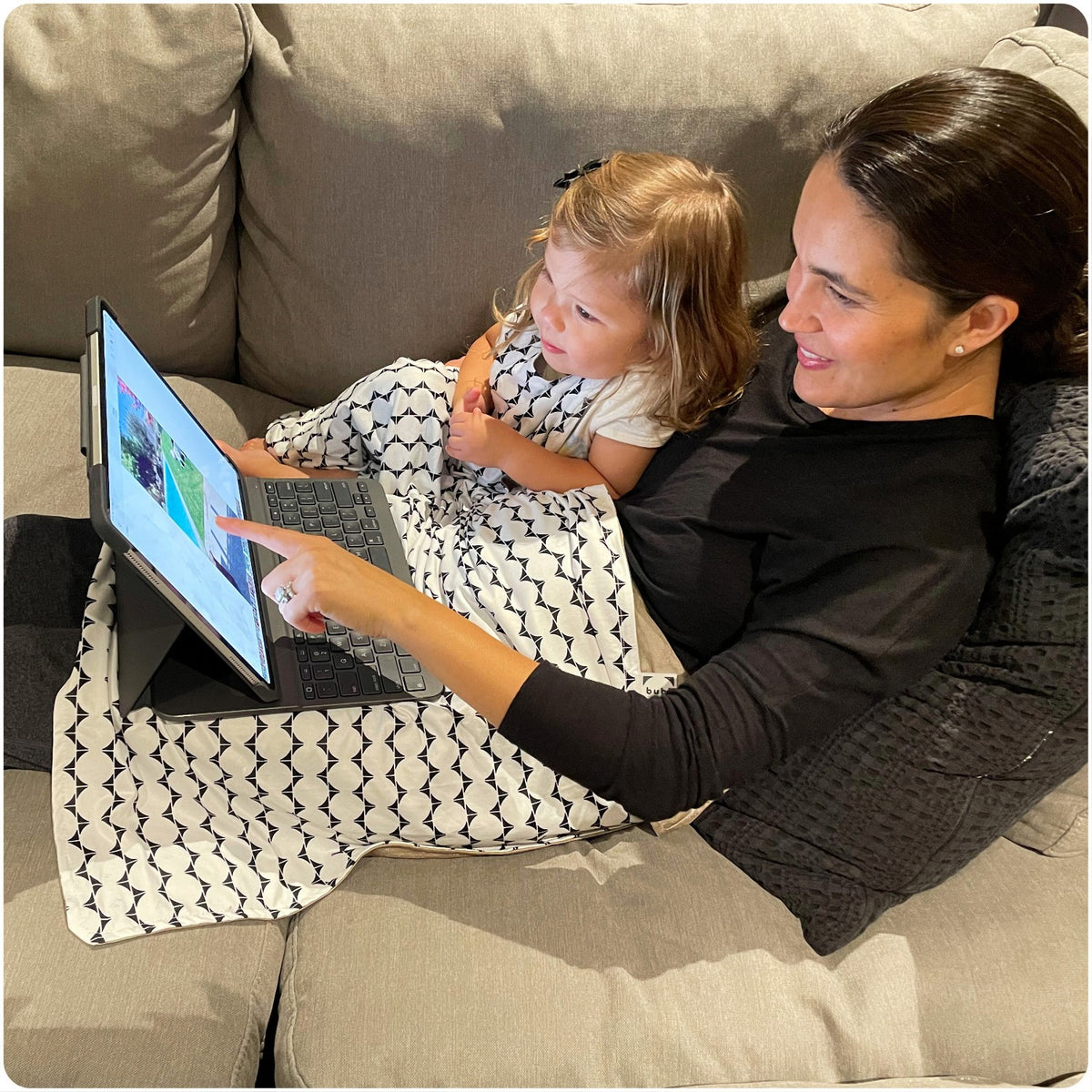 Backwards Cape/Bib – Prince Lionheart